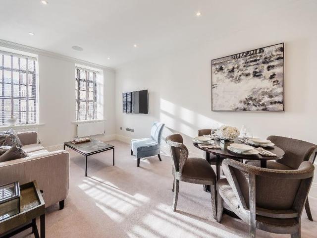 Apartment at Rainville Road, Greater London