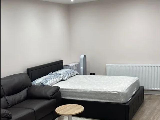Apartment at Raleigh Avenue, Greater London