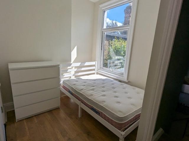 Apartment at Raleigh Road, Greater London
