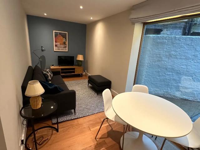Apartment at Rampayne Street, City of Westminster