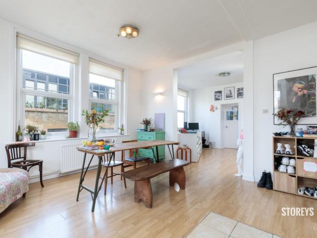 Apartment at Rampart Street, Greater London