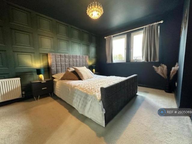 Apartment at Raploch Avenue, Glasgow