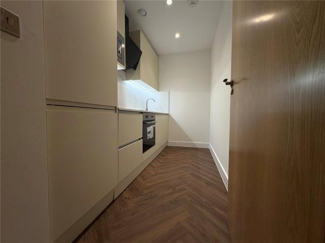 Apartment at Reading Road North, Hart