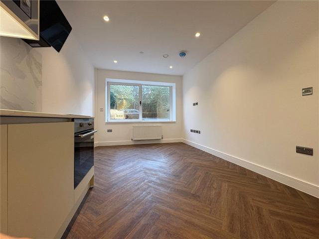 Apartment at Reading Road North, Hart