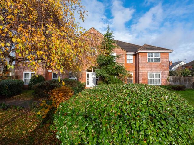 Apartment at Reading Road, Rushmoor