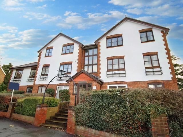 Apartment at Red Lion Road, Greater London