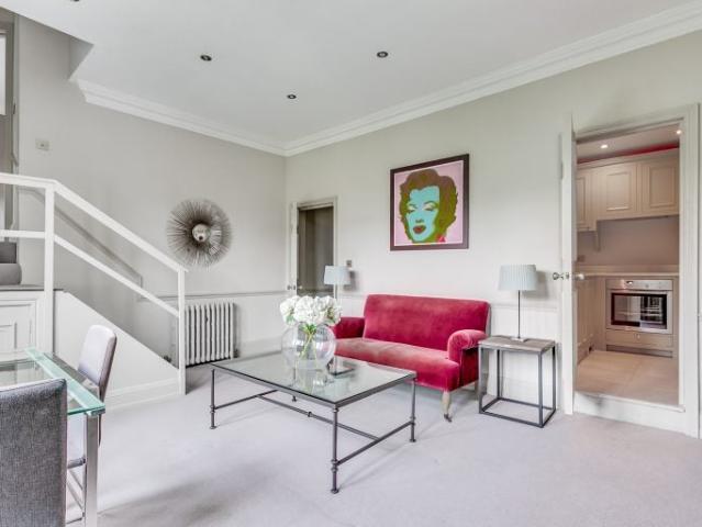 Apartment at Redcliffe Gardens, Greater London