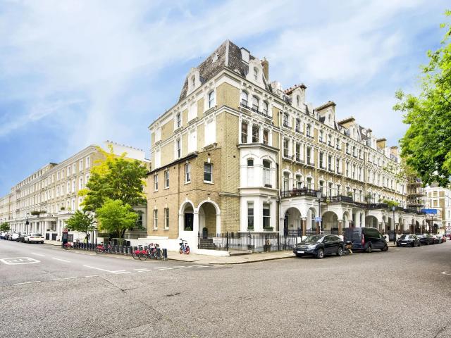 Apartment at Redcliffe Gardens, Greater London