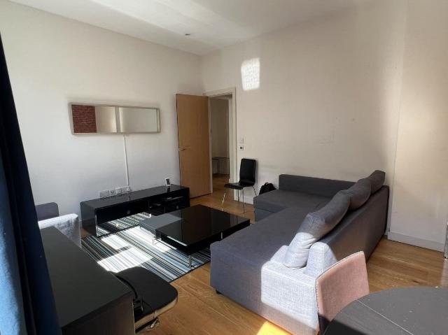 Apartment at Redcliffe Road, Greater London