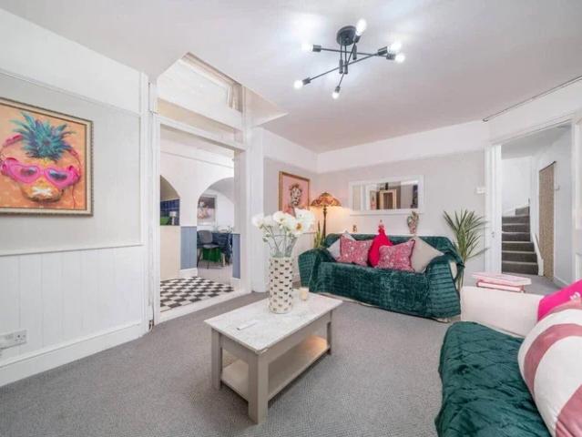 Apartment at Redcliffe Square, Greater London