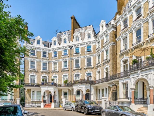 Apartment at Redcliffe Square, Greater London