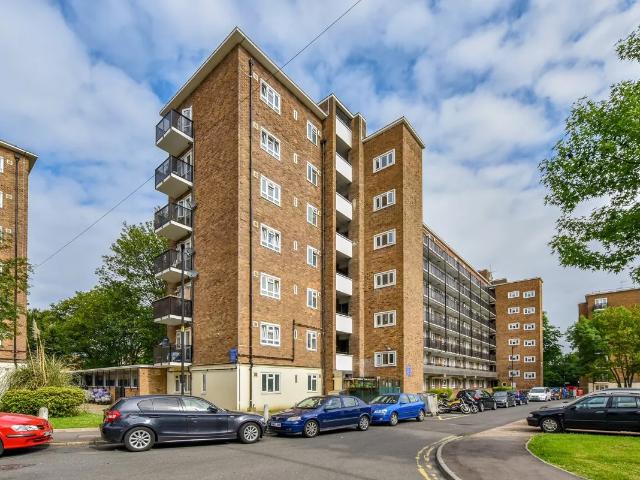 Apartment at Redlands Way, Greater London