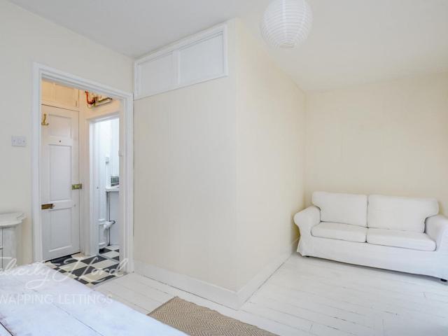 Apartment at Redmans Road, Greater London