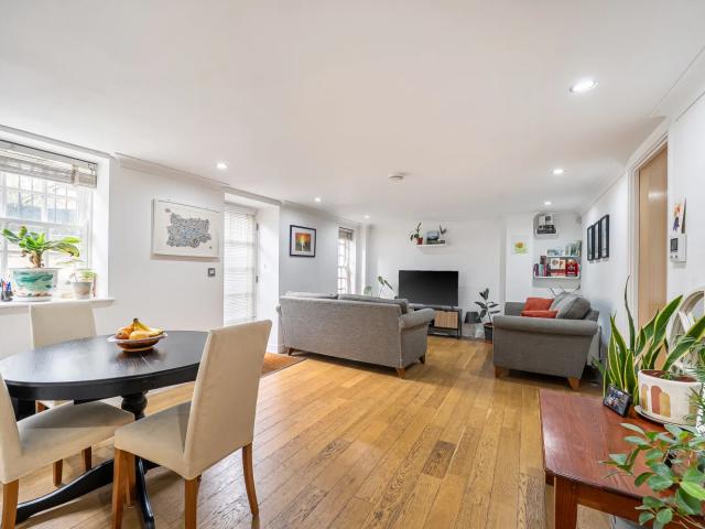 Apartment at Redmans Road, Greater London