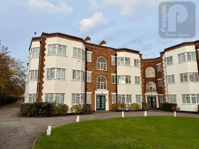 Apartment at Reeves Avenue, Greater London