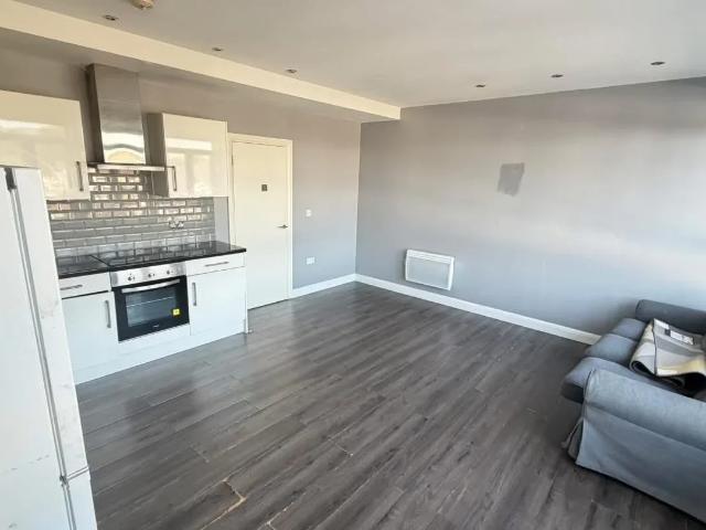 Apartment at Regarth Avenue, Greater London