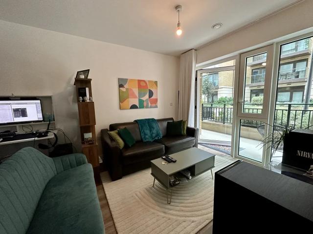 Apartment at Regatta Lane, Greater London