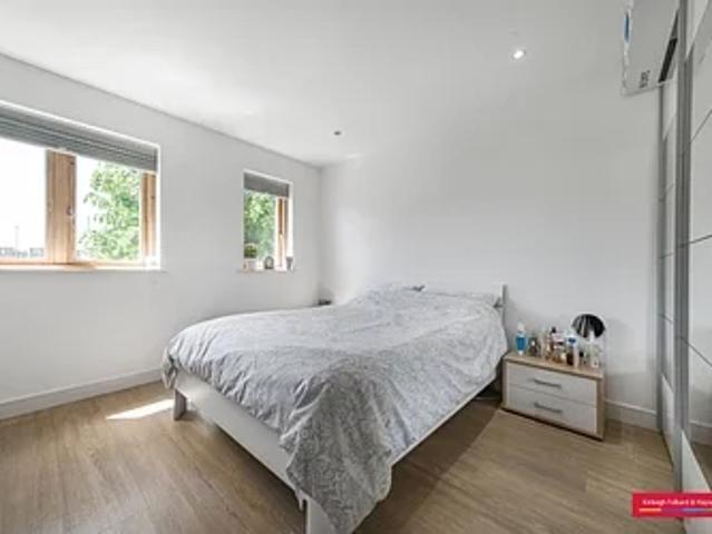 Apartment at Regents Avenue, Greater London
