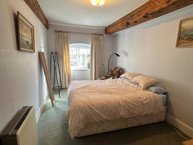 Apartment at Regents Bridge Gardens, Greater London