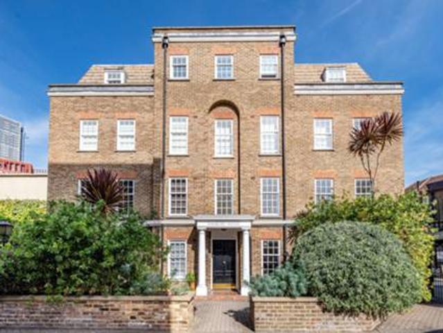 Apartment at Regents Bridge Gardens, Greater London