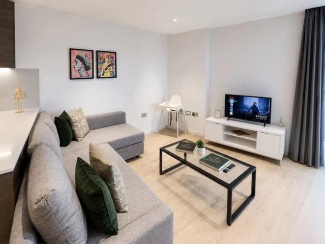 Apartment at Regent's Canal towpath, Greater London