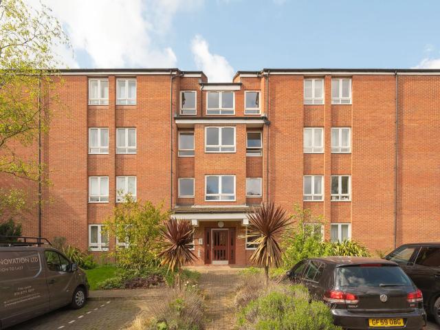 Apartment at Regent's Canal towpath, Greater London