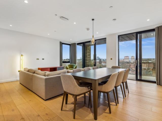 Apartment at Regent's Canal towpath, Greater London