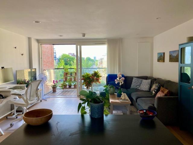 Apartment at Regent's Canal towpath, Greater London