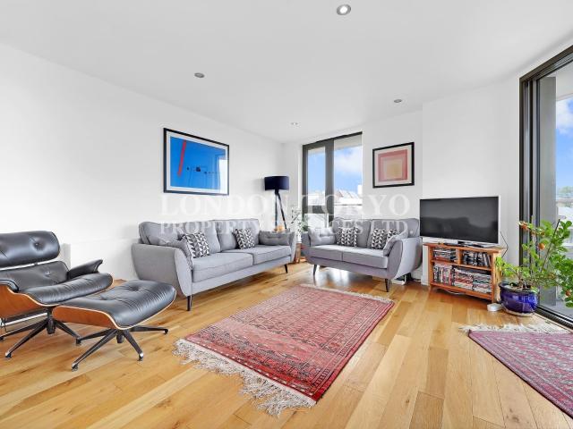 Apartment at Regent's Park Road, Greater London