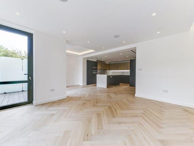 Apartment at Regent's Park Road, Greater London