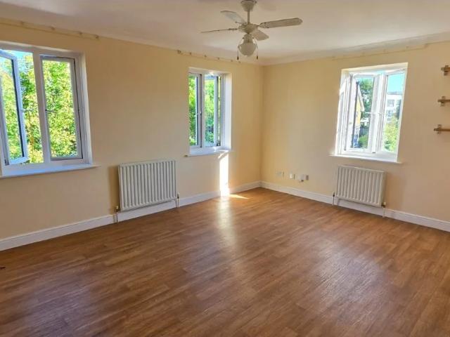 Apartment at Regency Mews, Greater London