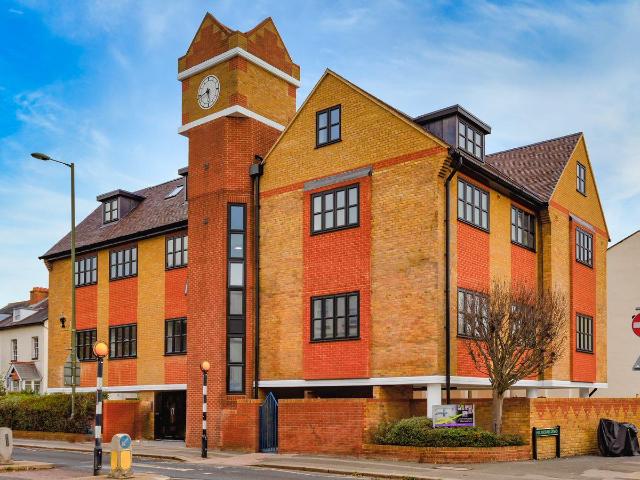 Apartment at Reigate Hill, Reigate and Banstead