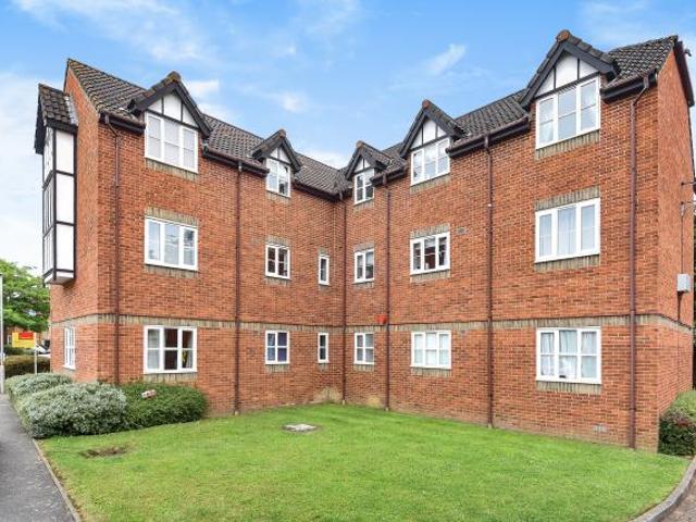 Apartment at Rembrandt Way, Reading