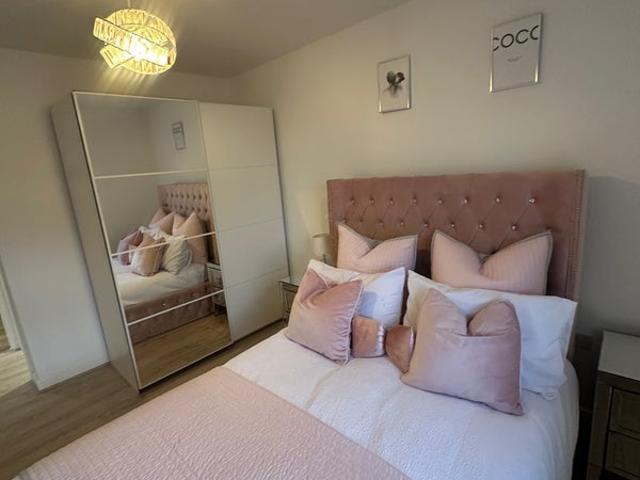 Room at Renwick Drive, Greater London