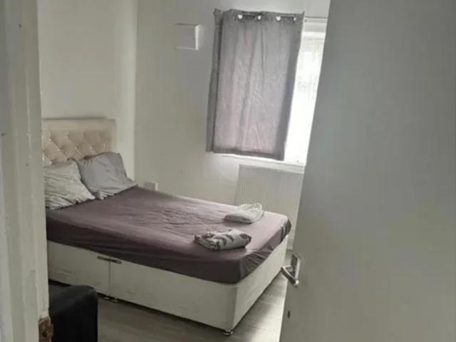 Apartment at Restons Crescent, Greater London