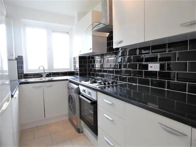 Apartment at Rheola Close, Greater London