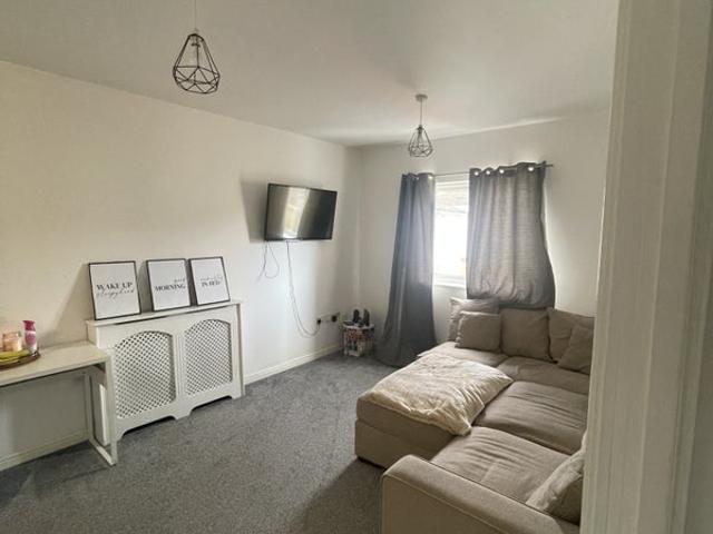 Apartment at Rhodfa'r Gwagenni, Barry
