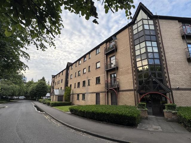Apartment at Riverview Drive, Glasgow