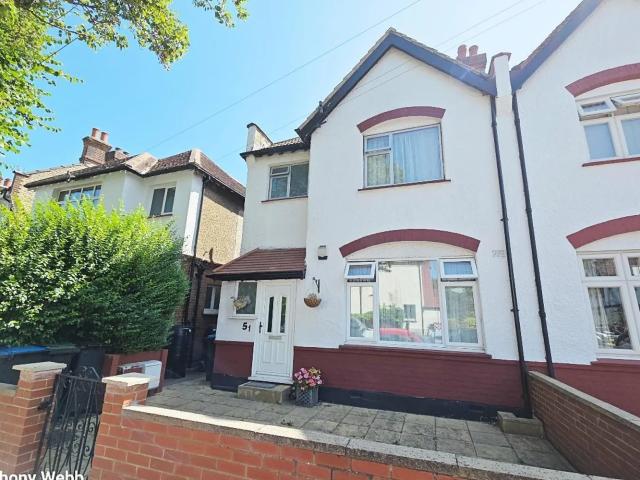 Apartment at River Avenue, Greater London