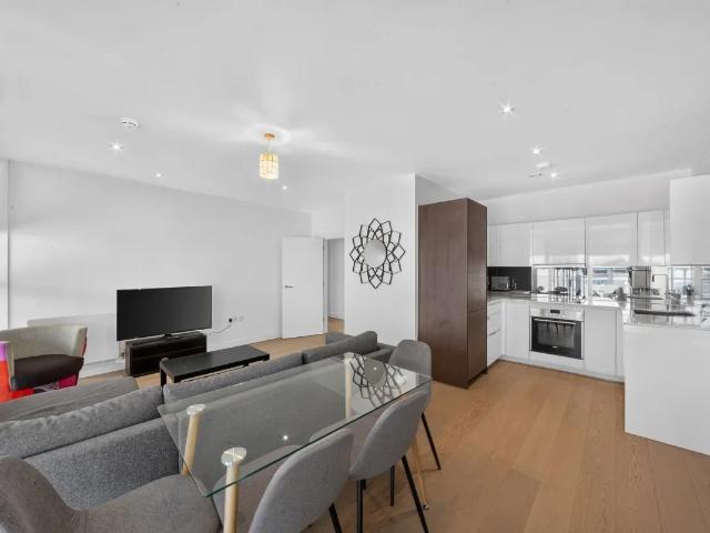 Apartment at River Gardens Walk, Greater London