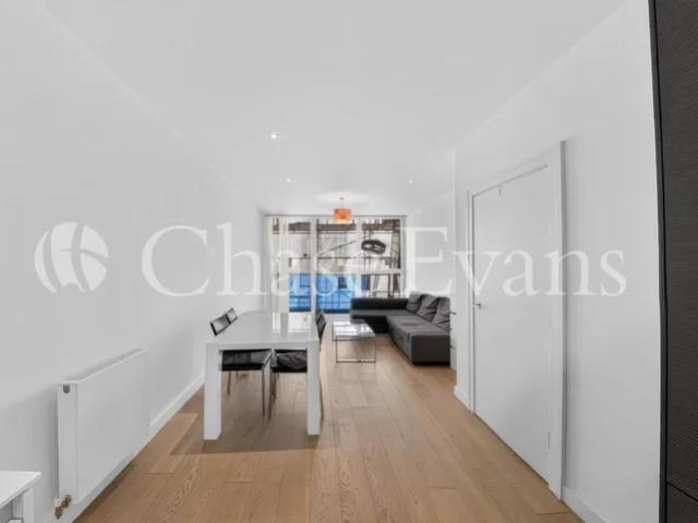 Apartment at River Gardens Walk, Greater London