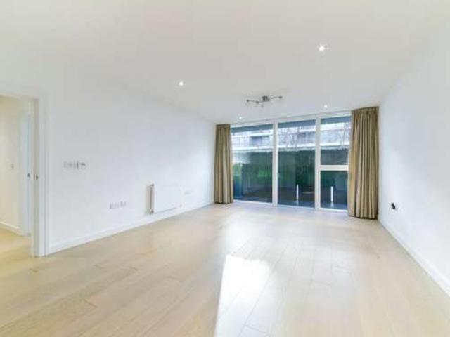 Apartment at River Gardens Walk, Greater London