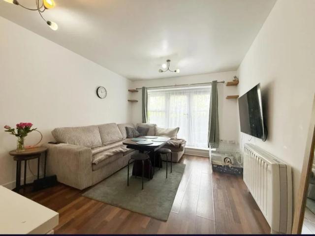 Apartment at Riverside Close, Greater London