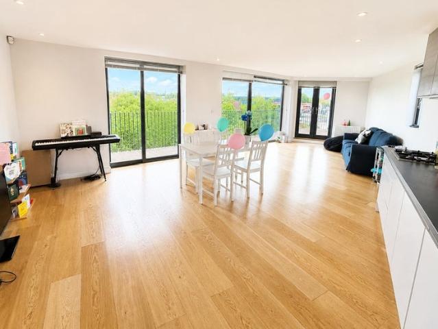 Apartment at Riverside Gardens, Greater London