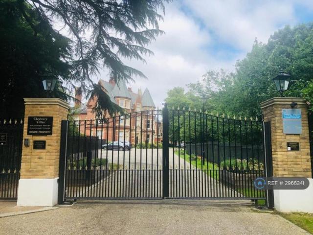 Apartment at Richmond Drive, Greater London