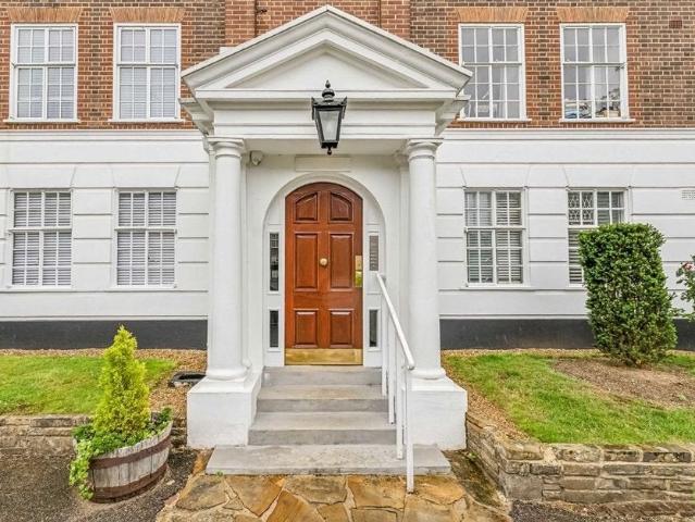 Apartment at Richmond Hill Court, Greater London