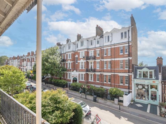 Apartment at Richmond Hill, Greater London