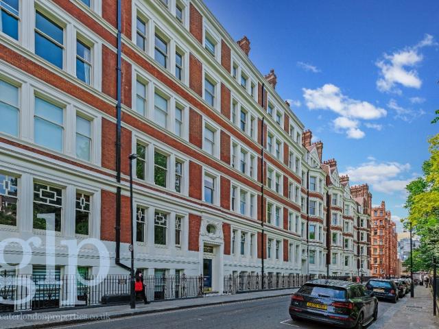 Apartment at Ridgmount Gardens, Greater London