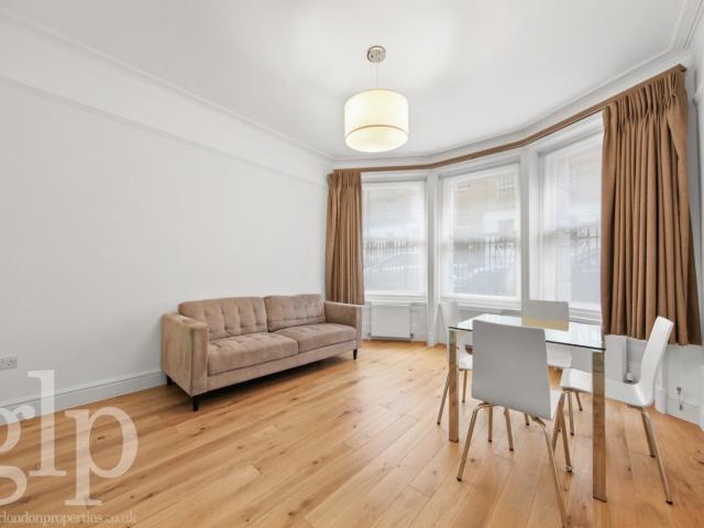 Apartment at Ridgmount Gardens, Greater London