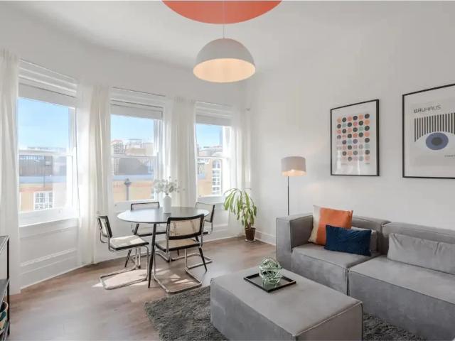 Apartment at Ridgmount Gardens, Greater London
